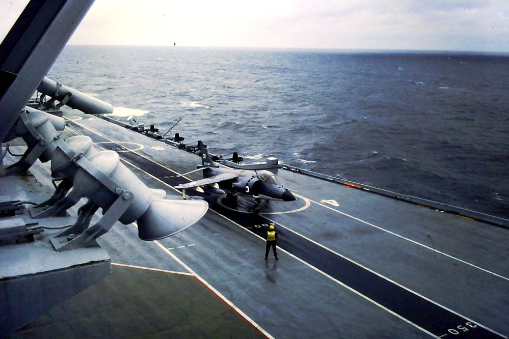 HMS Hermes and HMS Invincible - Deck marking sizes during the Falklands ...