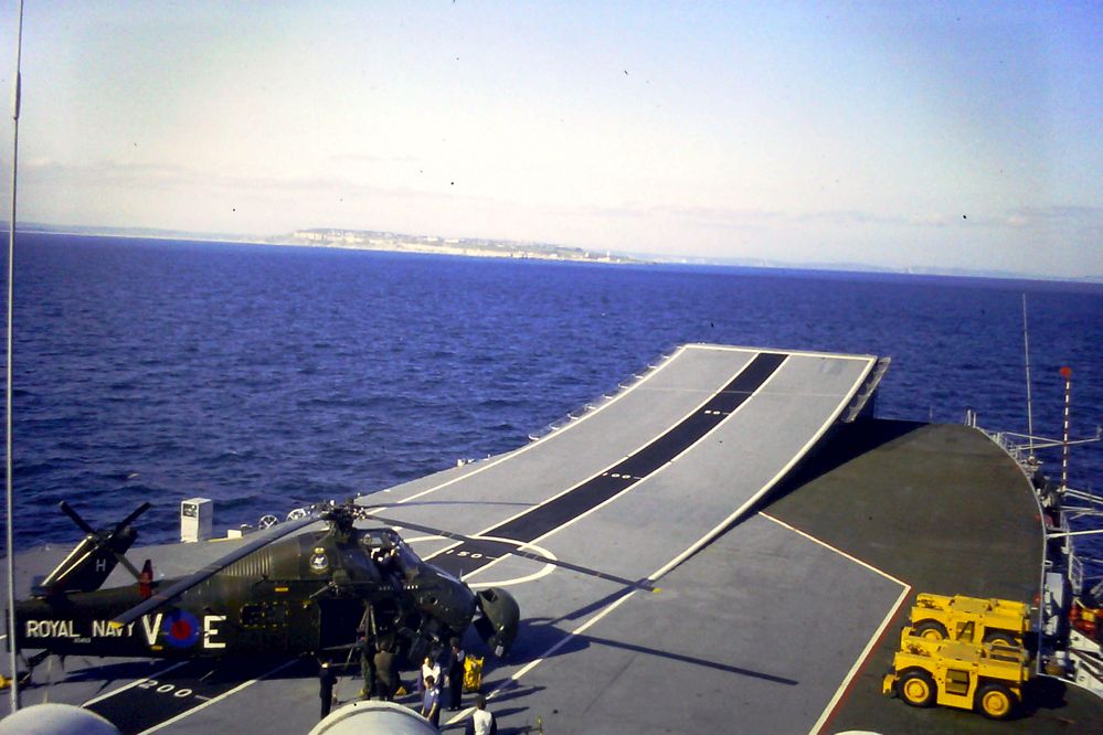 HMS Hermes and HMS Invincible - Deck marking sizes during the Falklands ...